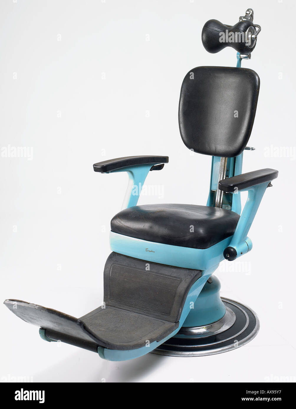 Dentist chair 1950s hi-res stock photography and images - Alamy