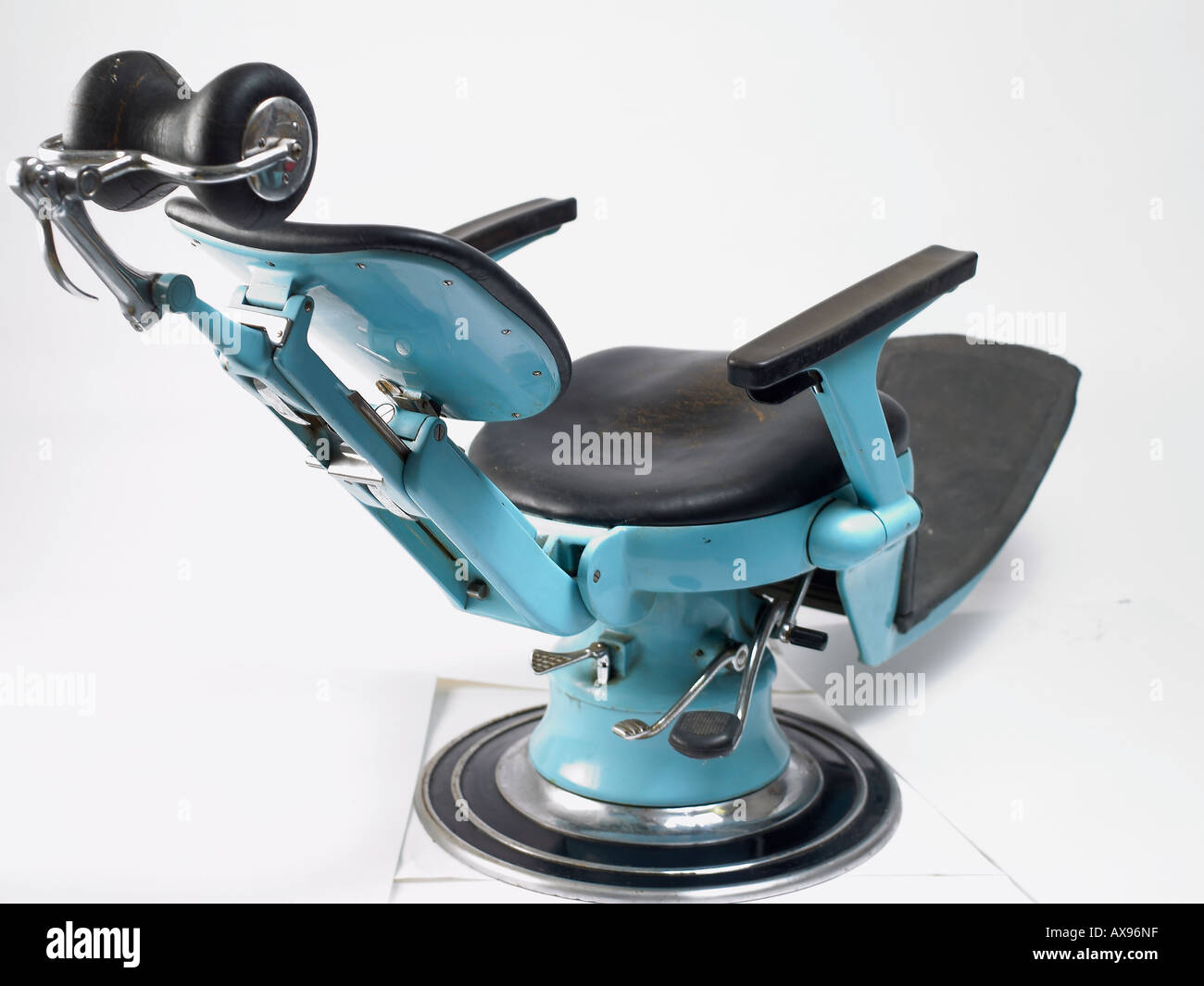 Dentist chair 1950s hi-res stock photography and images - Alamy