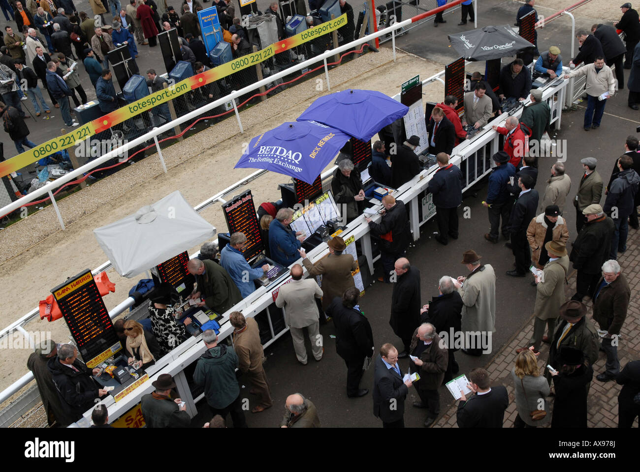 Bookies racecourse hi-res stock photography and images - Alamy