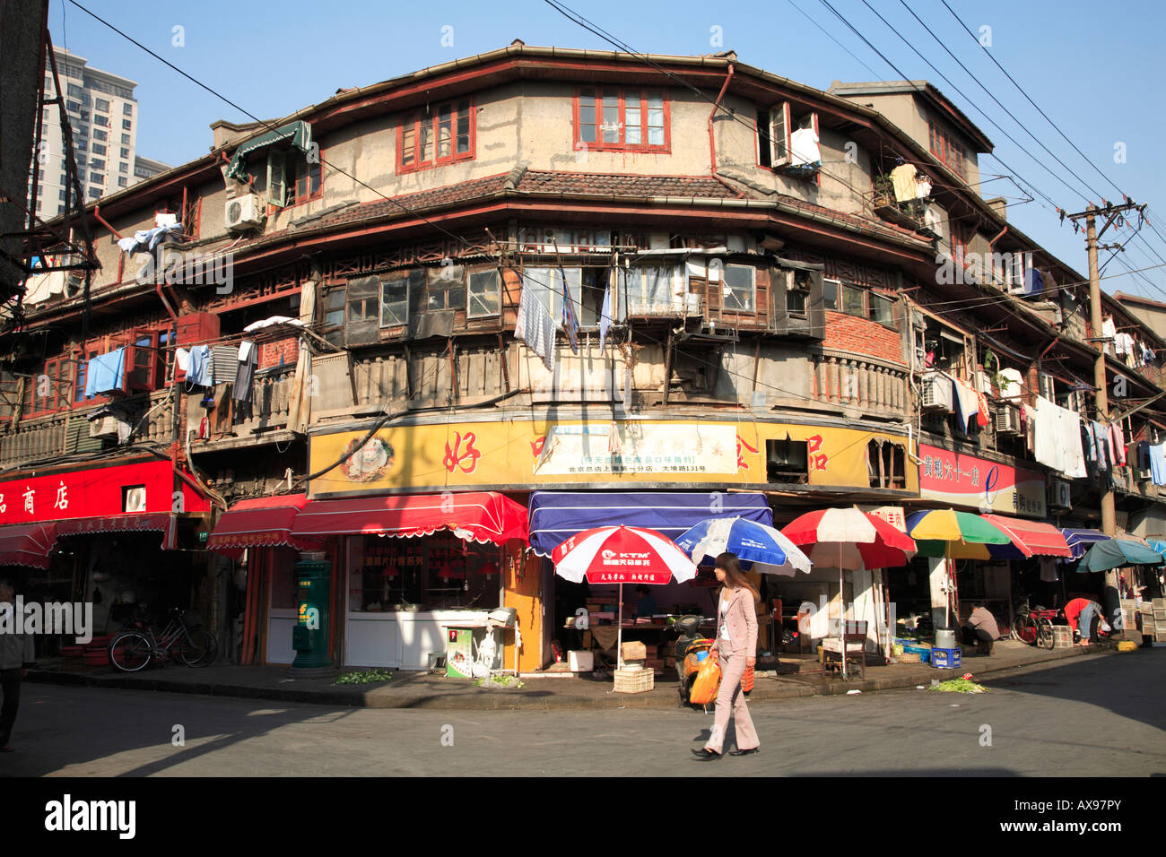 Old Town Longtang neighborhood traditional Chinese housing in Shanghai ...