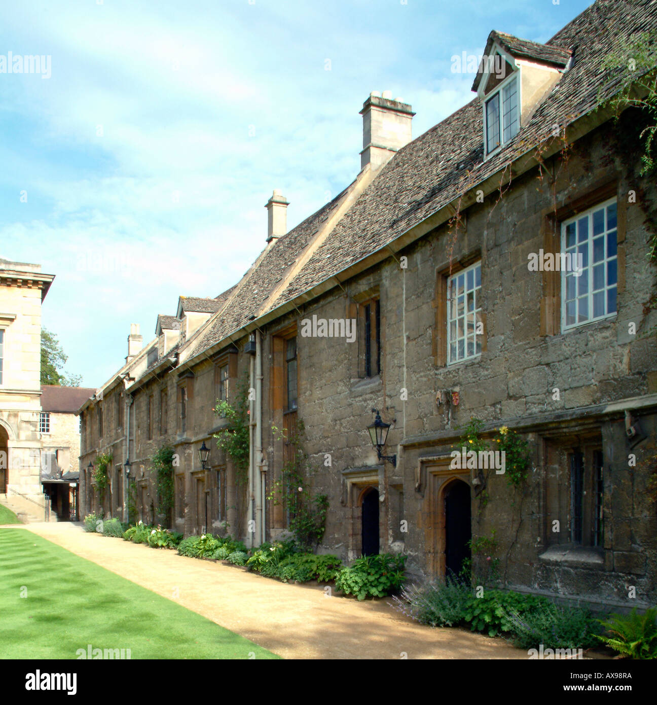 Medieval cottages in Worcester College Oxford Stock Photo - Alamy