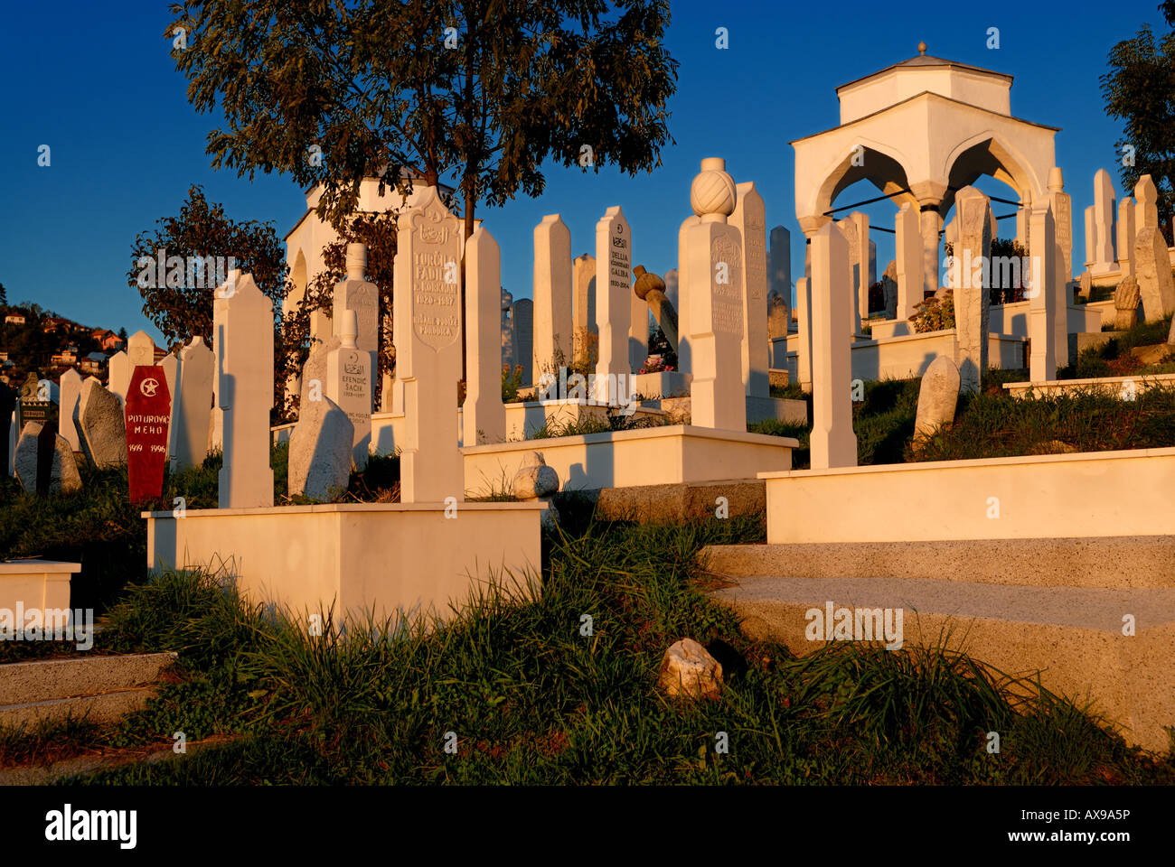 Muslim graveyard hi-res stock photography and images - Alamy