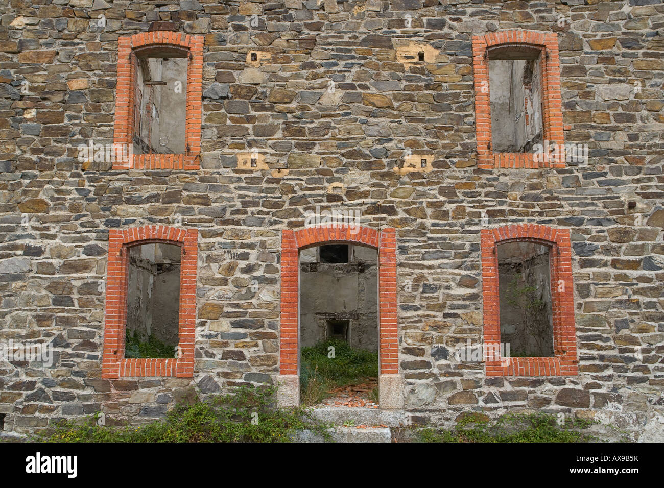 Terracotta brick stone masonry wall hi-res stock photography and images ...
