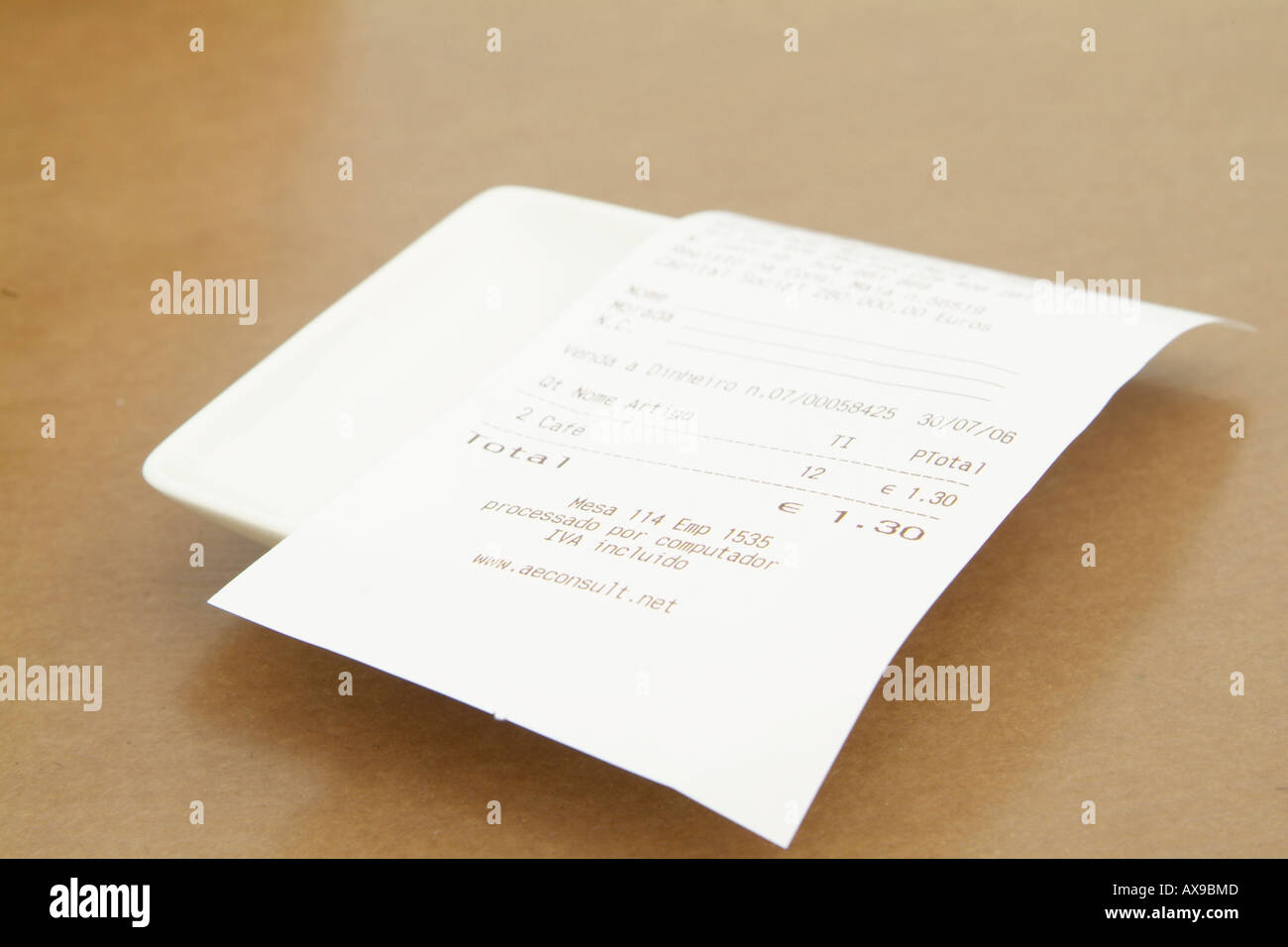 Bill on the top of a Café table Stock Photo - Alamy