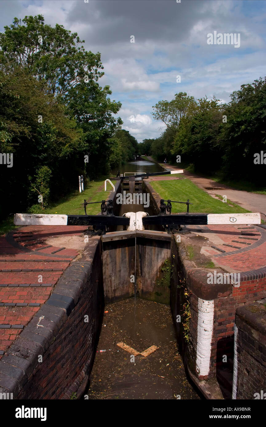 Droitwich canal lock hi-res stock photography and images - Alamy