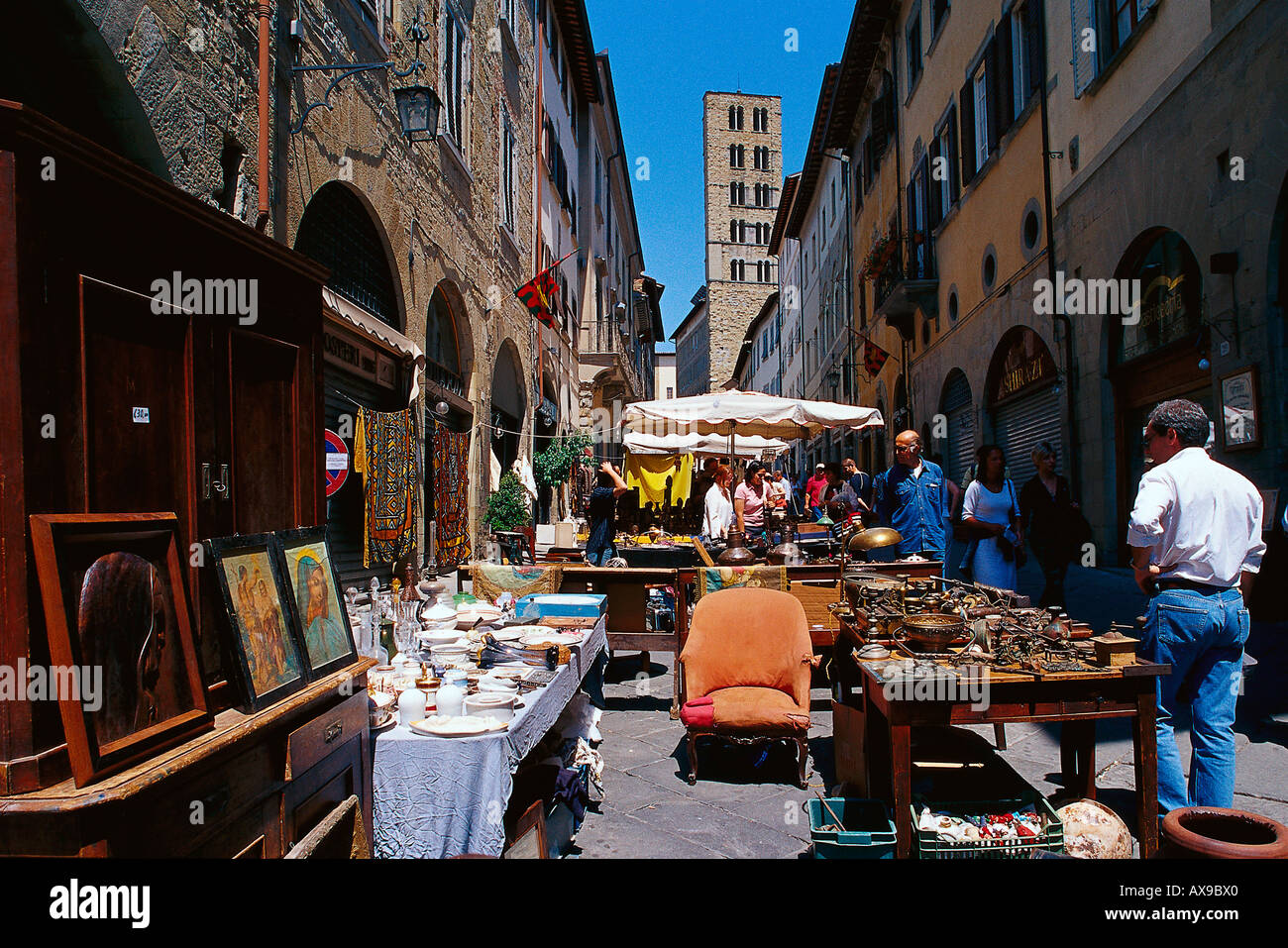 Arezzo antiques hi-res stock photography and images - Alamy