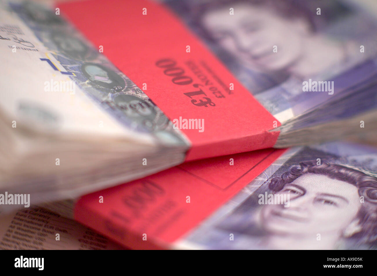 Used 20 english pound notes hi-res stock photography and images - Alamy