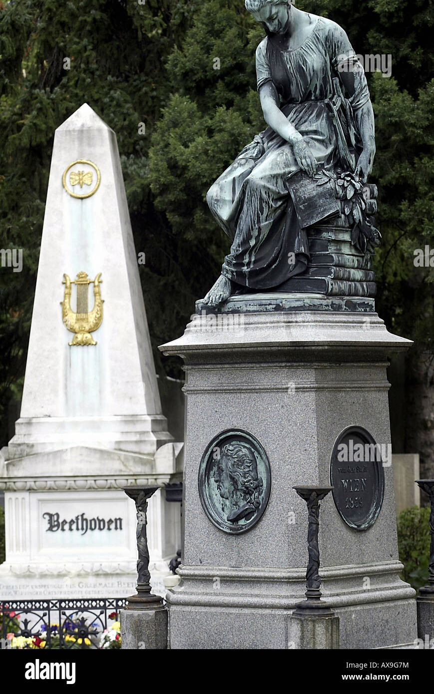 The grave of Ludwig van Beethoven at the Central Cemetery in Vienna ...