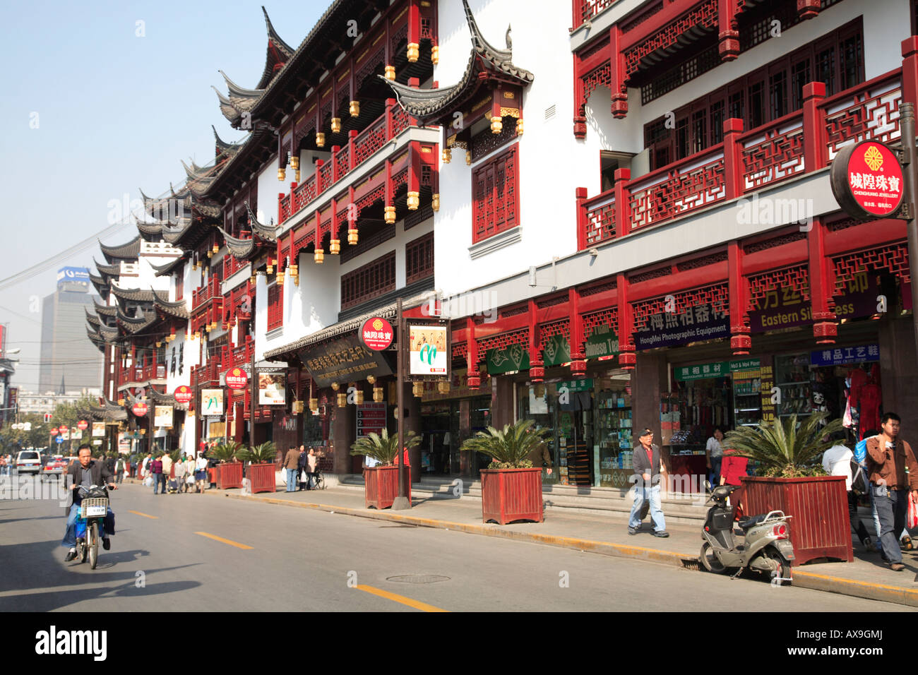 Yu gardens yu yuan and bazaar hi-res stock photography and images - Alamy