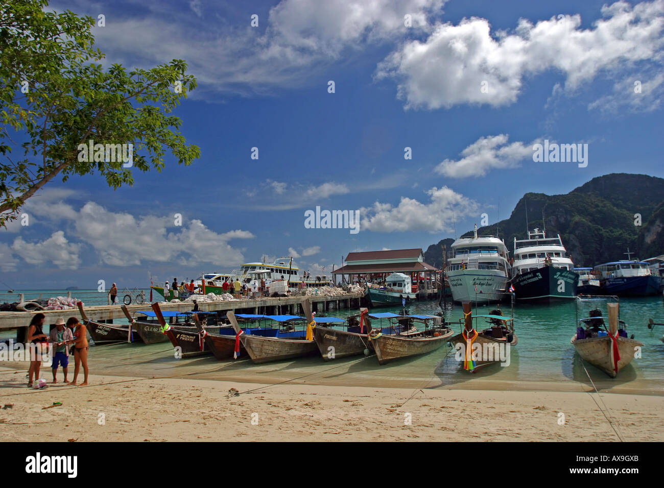Long tailed fishing boats hi-res stock photography and images - Alamy