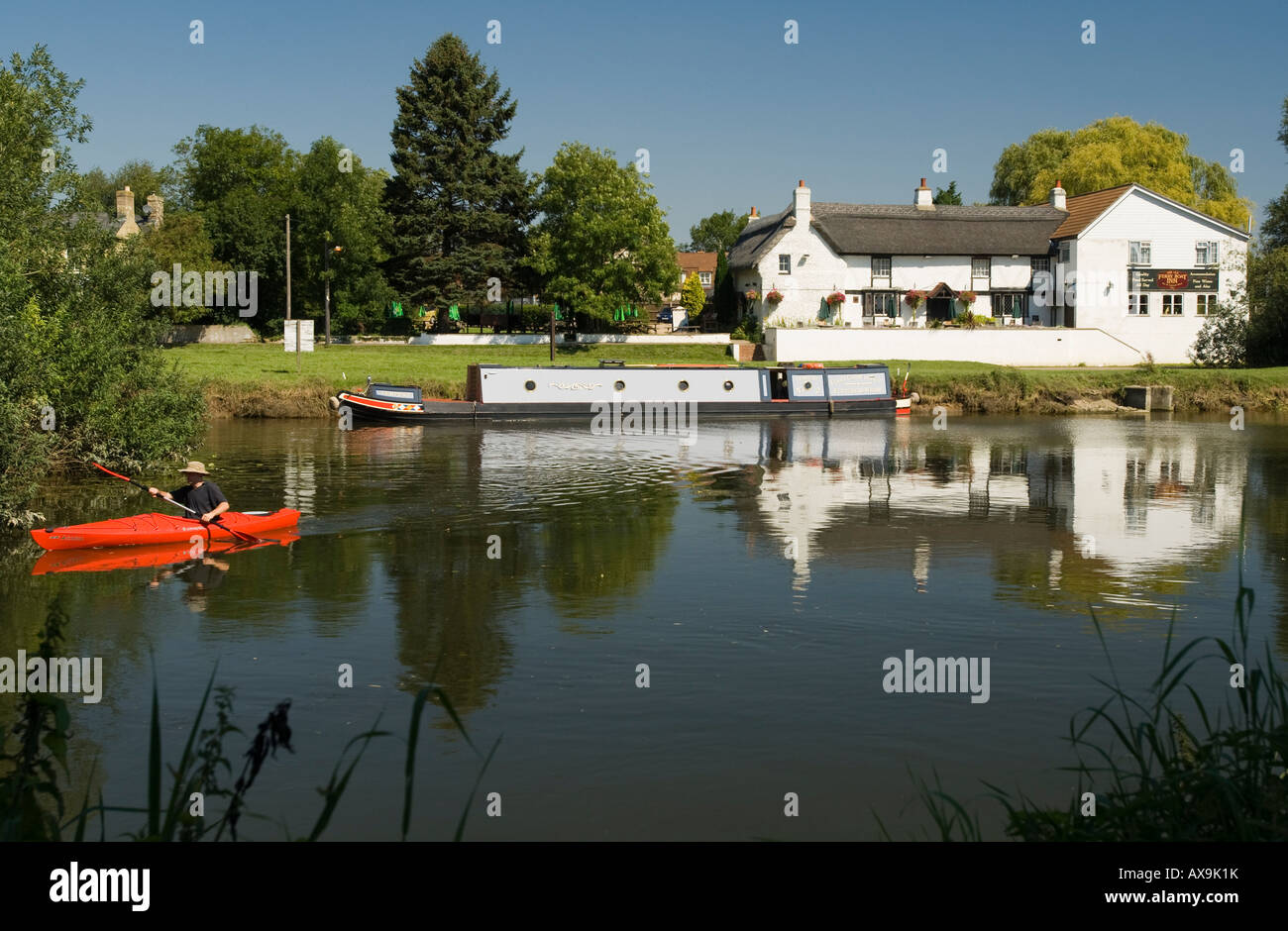 The old Ferry Boat Inn Holywell on the river Great Ouse Stock Photo - Alamy