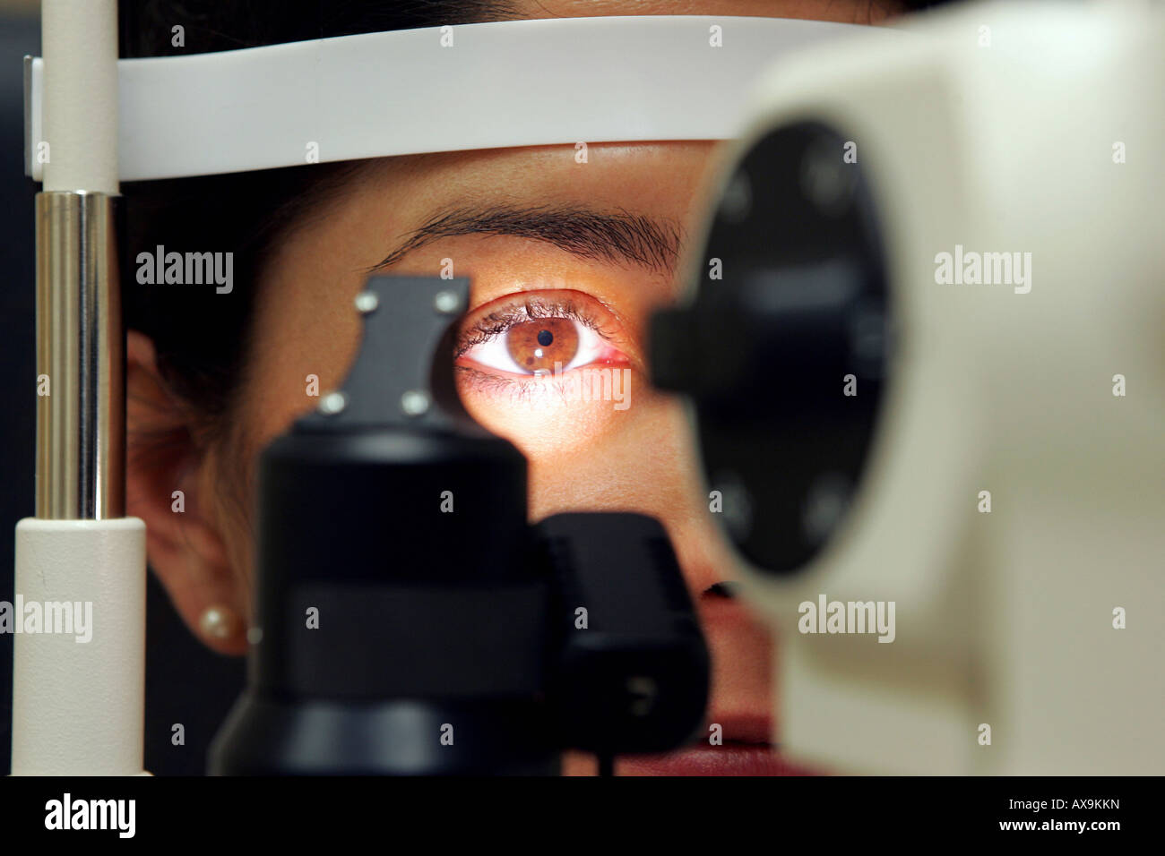 Eye examination using slit lamp hi-res stock photography and images - Alamy