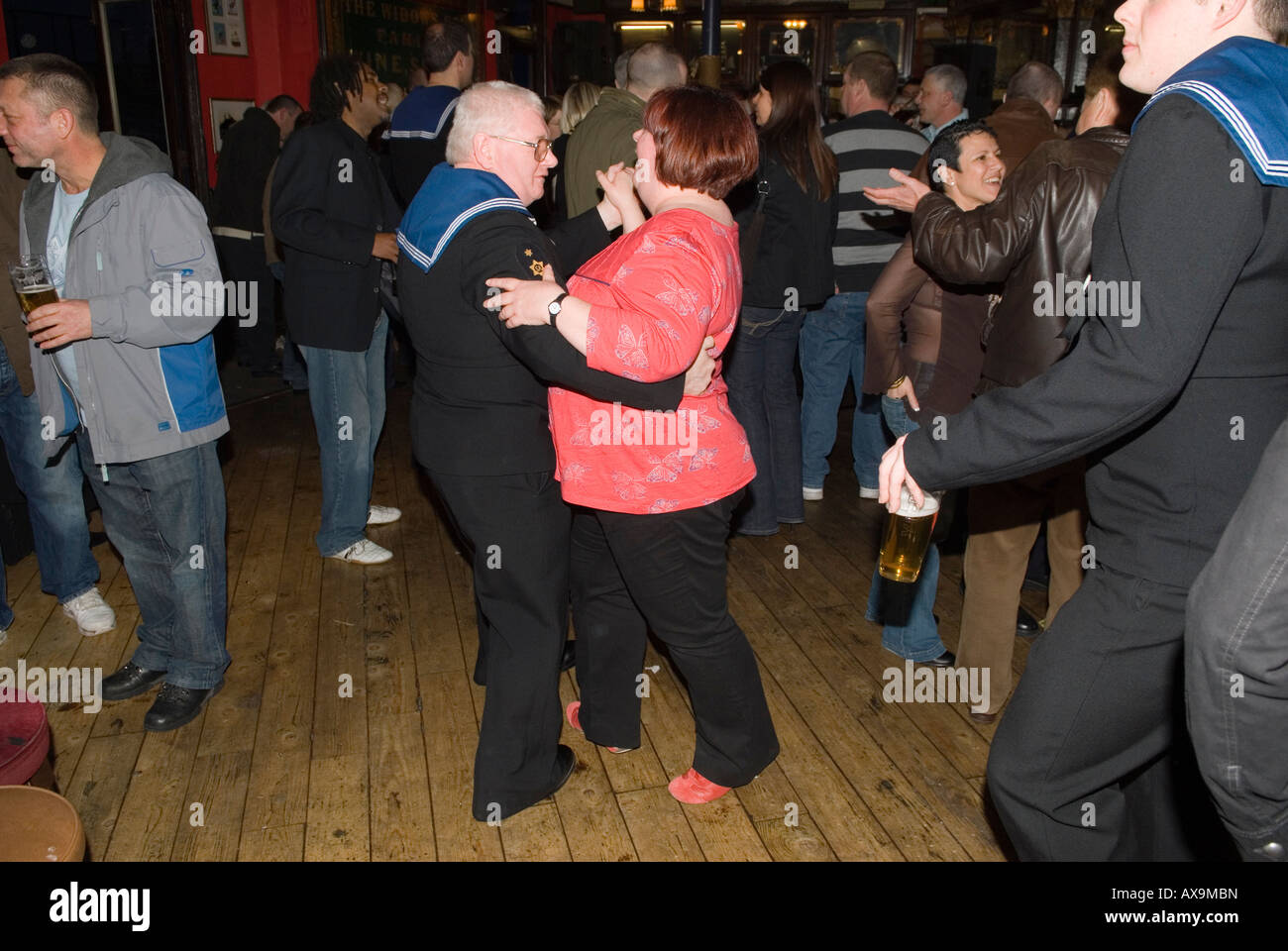 Dancing in Widows Son Inn, Bromley by Bow East London Cockney community ...