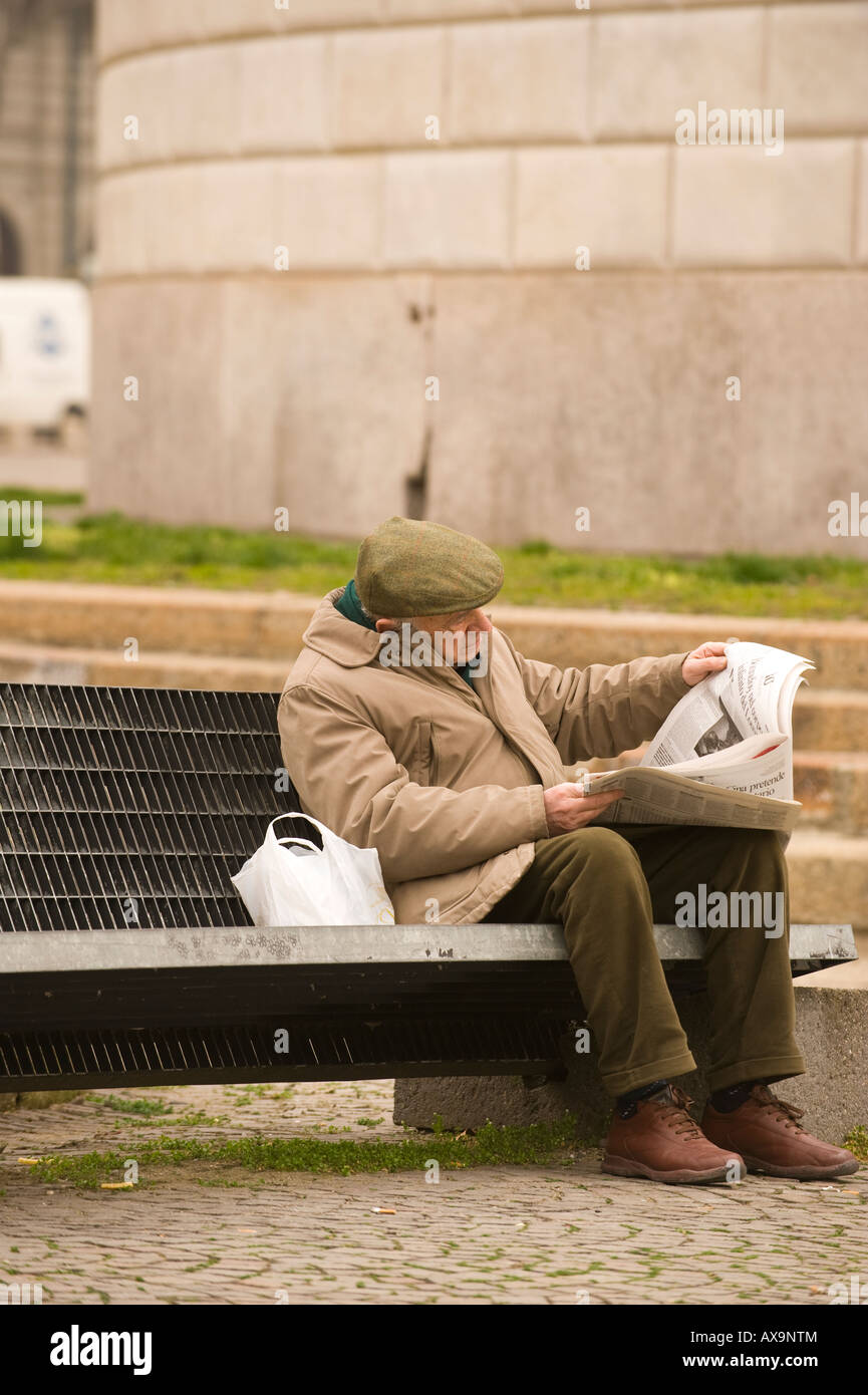 Old italian man hi-res stock photography and images - Alamy
