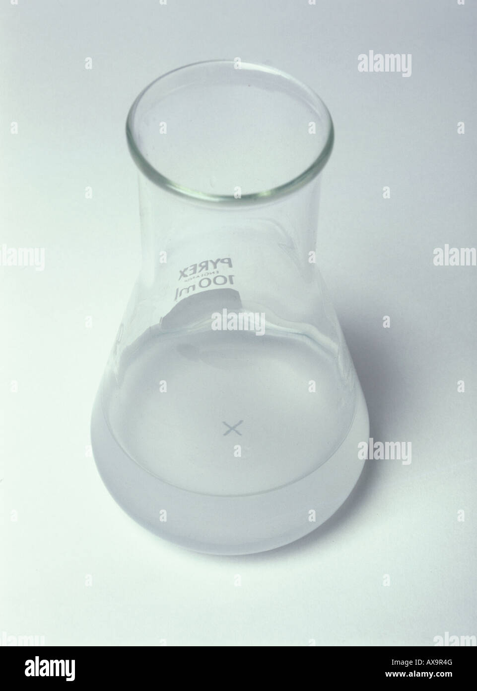 Sodium thiosulphate High Resolution Stock Photography and Images - Alamy