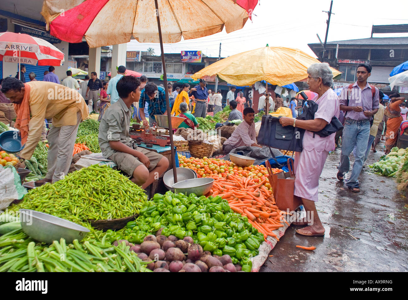 Vegetable stall in Mapusa market Stock Photo - Alamy
