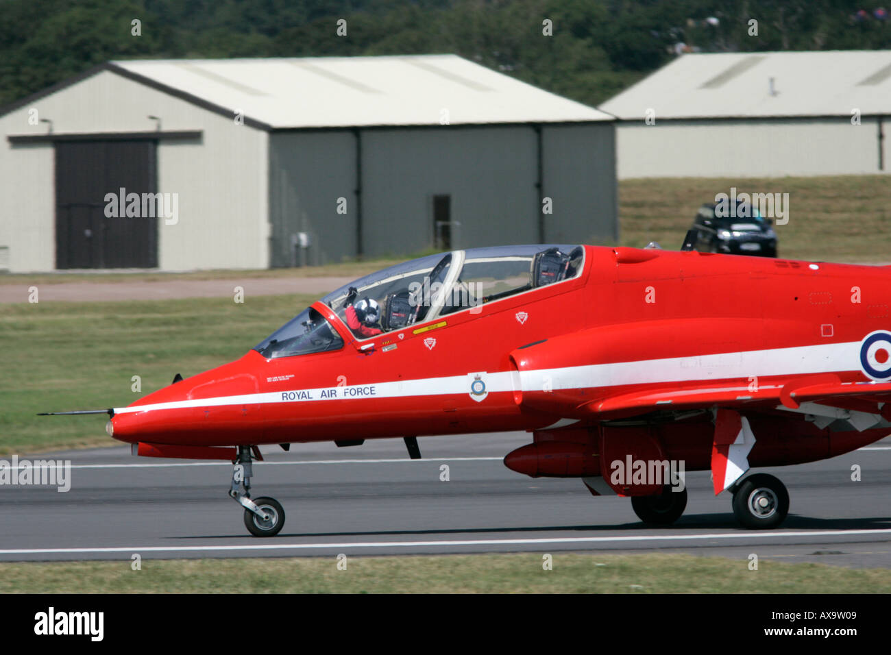 Royal Air Force Hawk T1A aerobatic display team Red Arrows lands at ...