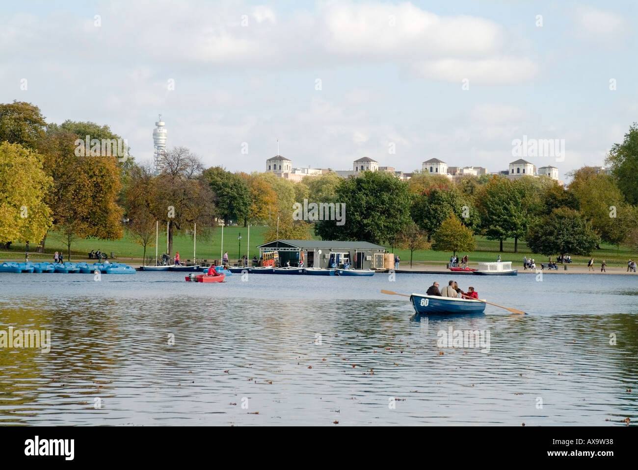 Boat house hyde park serpentine hi-res stock photography and images - Alamy