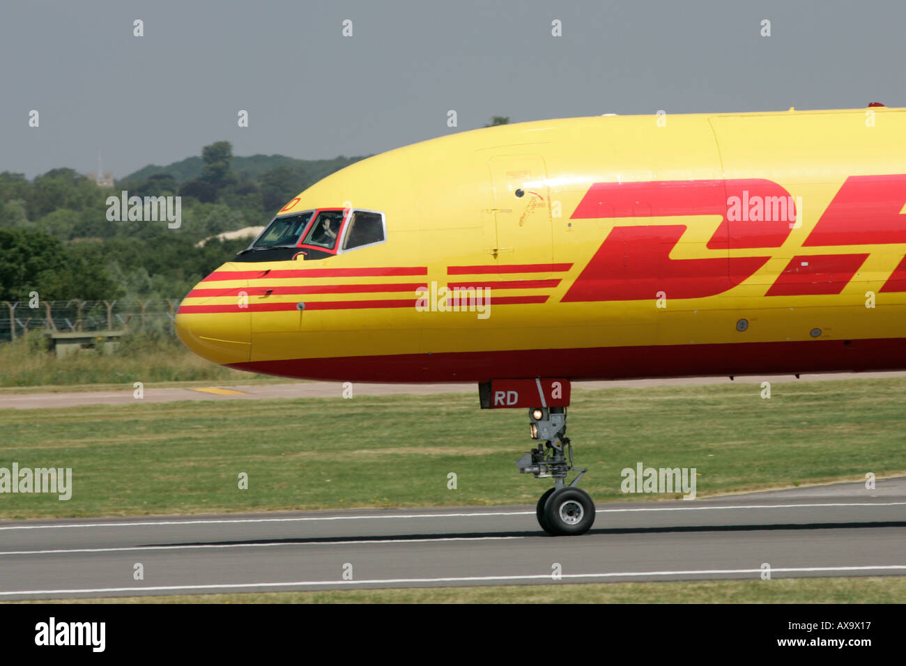 DHL Boeing 757 landing on runway close up cockpit RIAT 2005 RAF ...