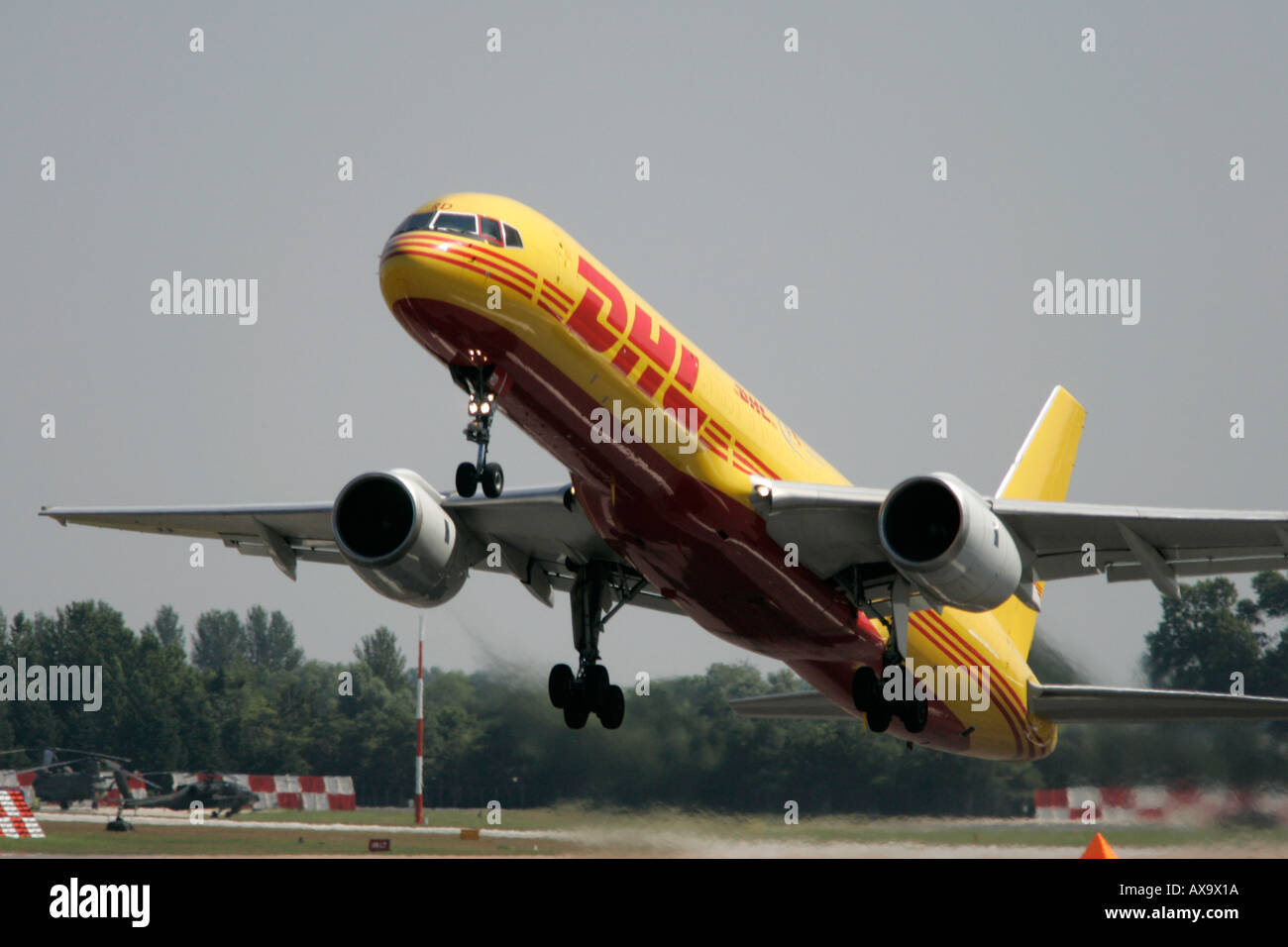 DHL Boeing 757 taking off from runway RIAT 2005 RAF Fairford ...