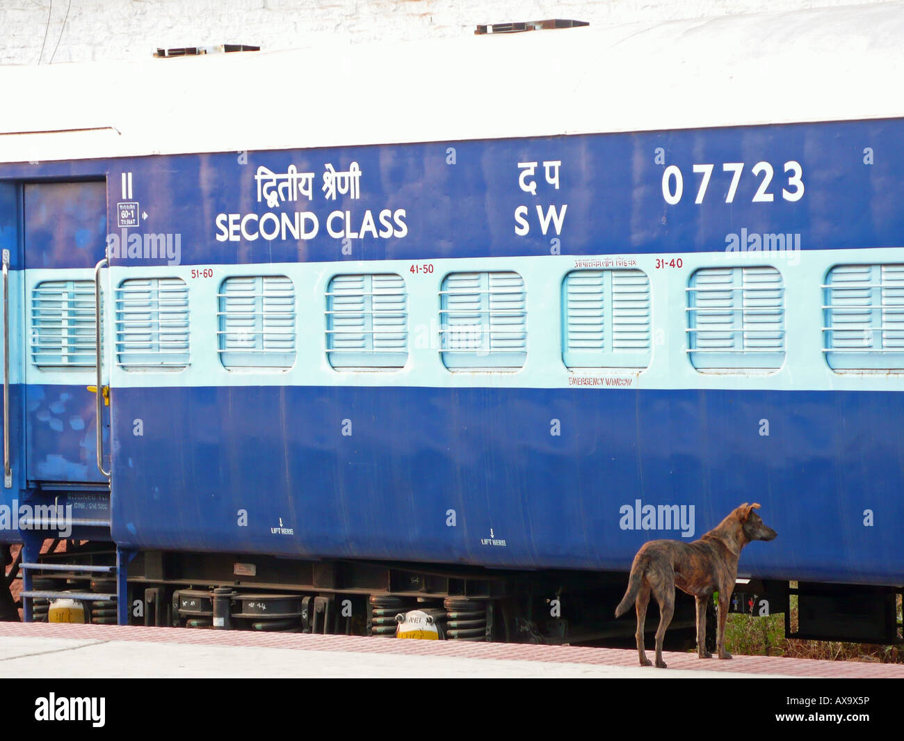 Second class indian train carriage hi-res stock photography and images ...