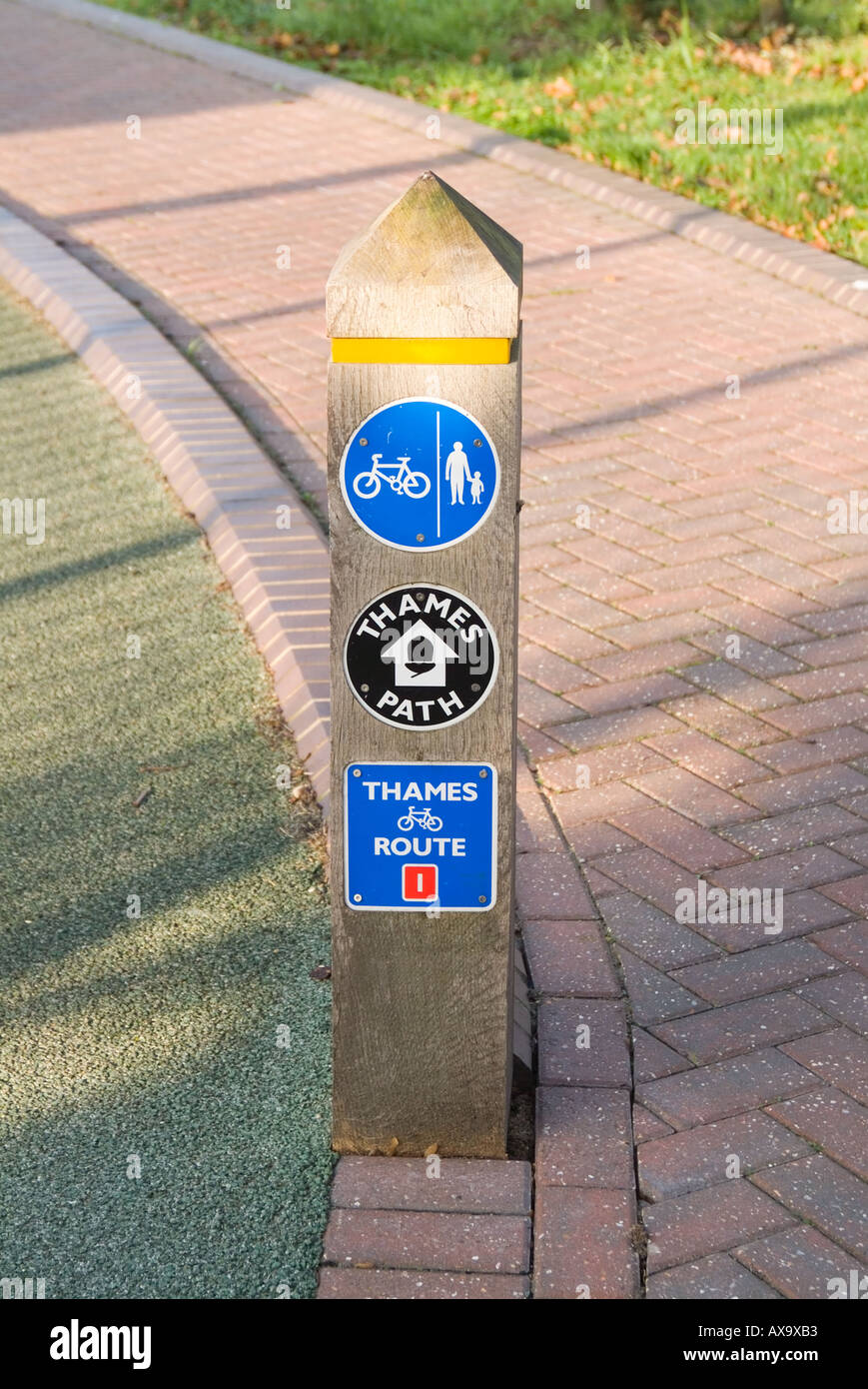 Sign for Thames Path Green Chain Walk Stock Photo - Alamy