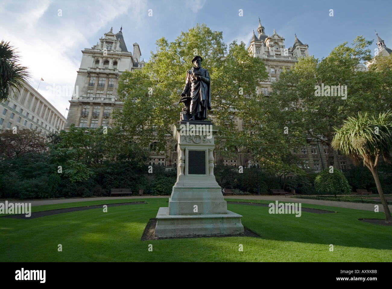 Victoria Embankment Gardens Stock Photo - Alamy