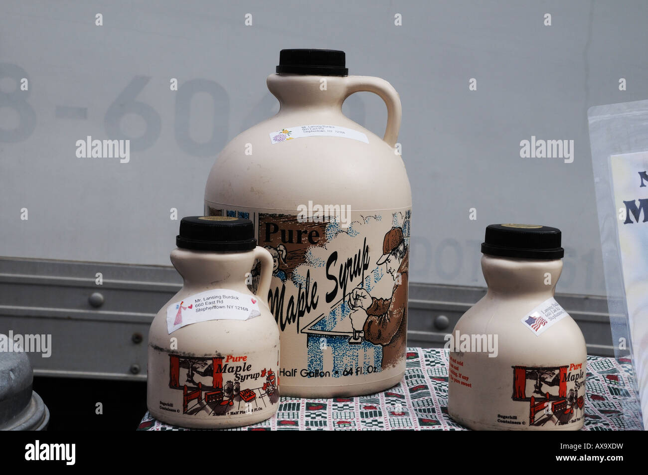Syrup stand hi-res stock photography and images - Alamy