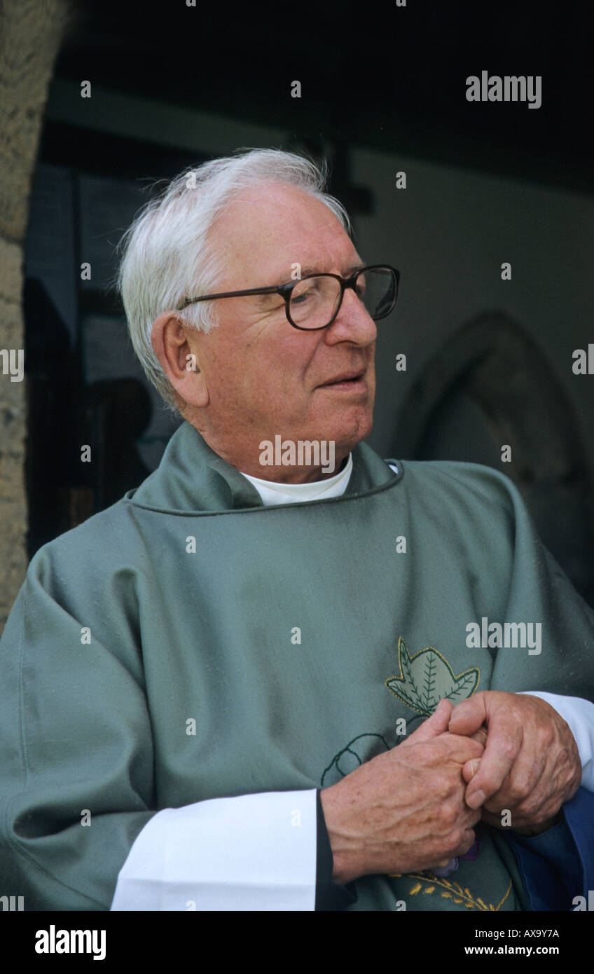 Vicar clergy hi-res stock photography and images - Alamy