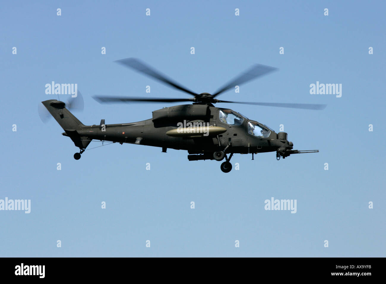 Italian Army A129 Mangusta Mongoose display at RIAT 2005 RAF Fairford ...