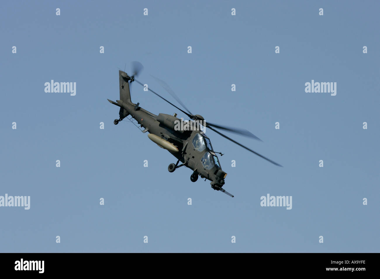 Italian Army A129 Mangusta Mongoose display at RIAT 2005 RAF Fairford ...
