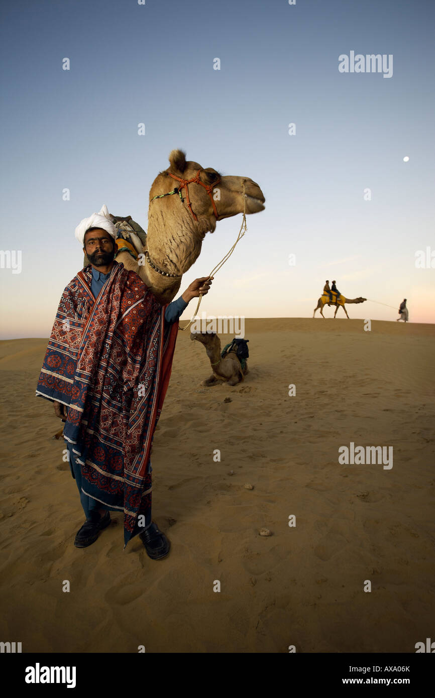Camel guide hi-res stock photography and images - Alamy