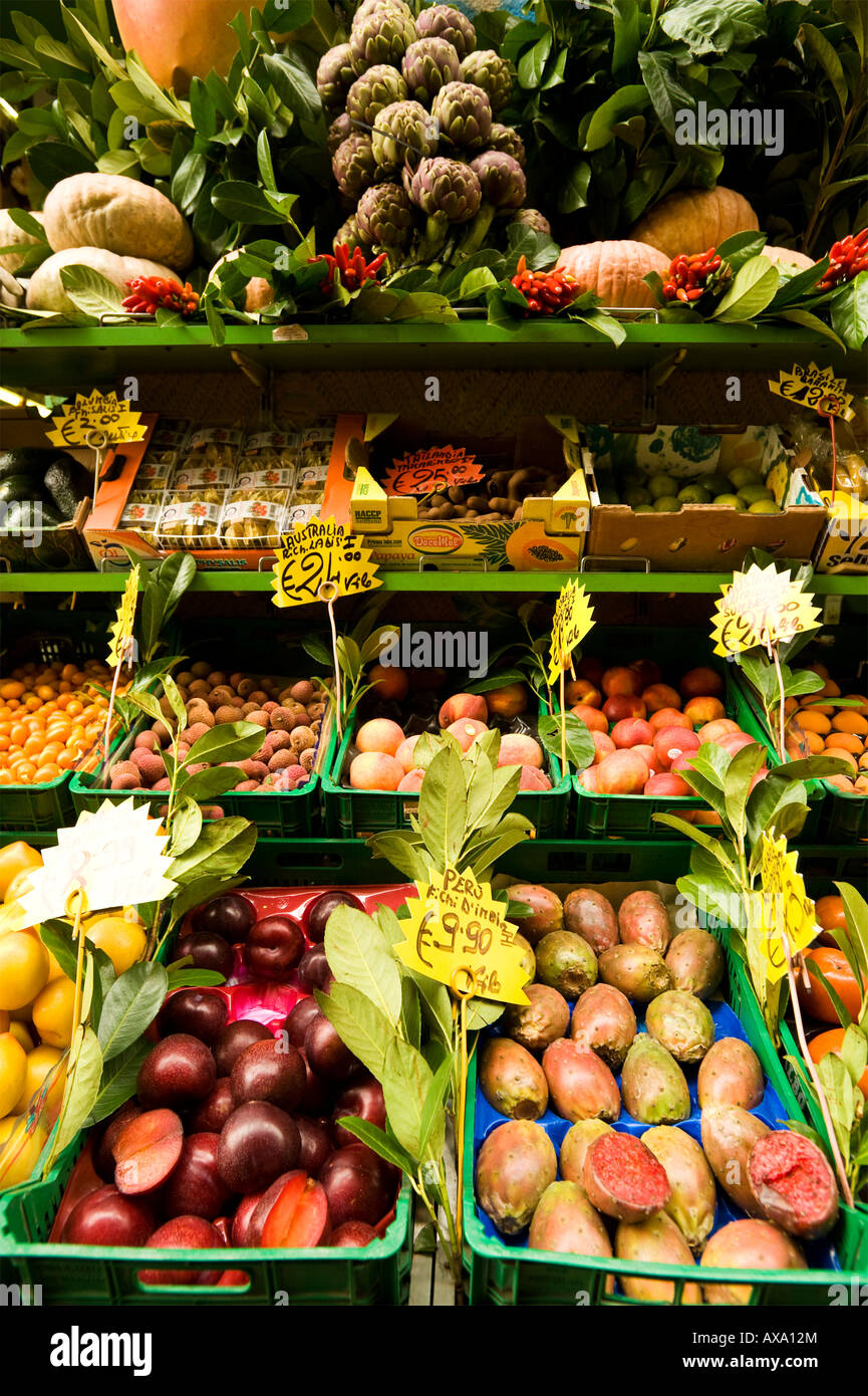 BINS OF FRESH FRUIT AND VEGETABLES MILAN ITALY Stock Photo - Alamy