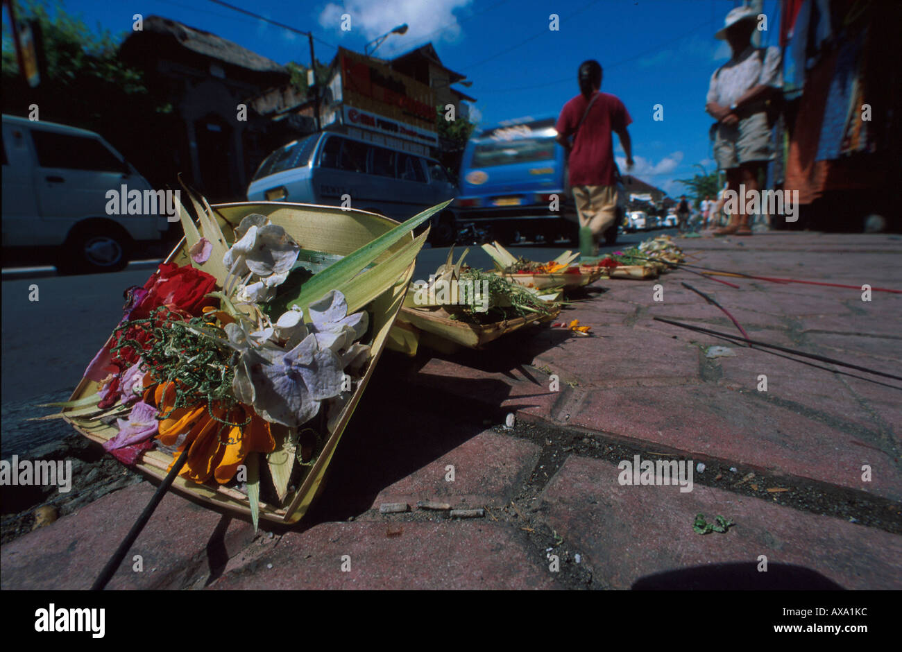 Opfergabe am Strassenrand, Ubud, Bali, Indonesien Stuertz 36 Stock ...