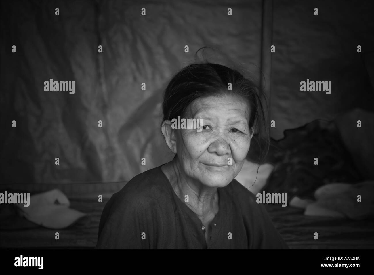 Old Lady in Lac Long Quan Market Stock Photo - Alamy