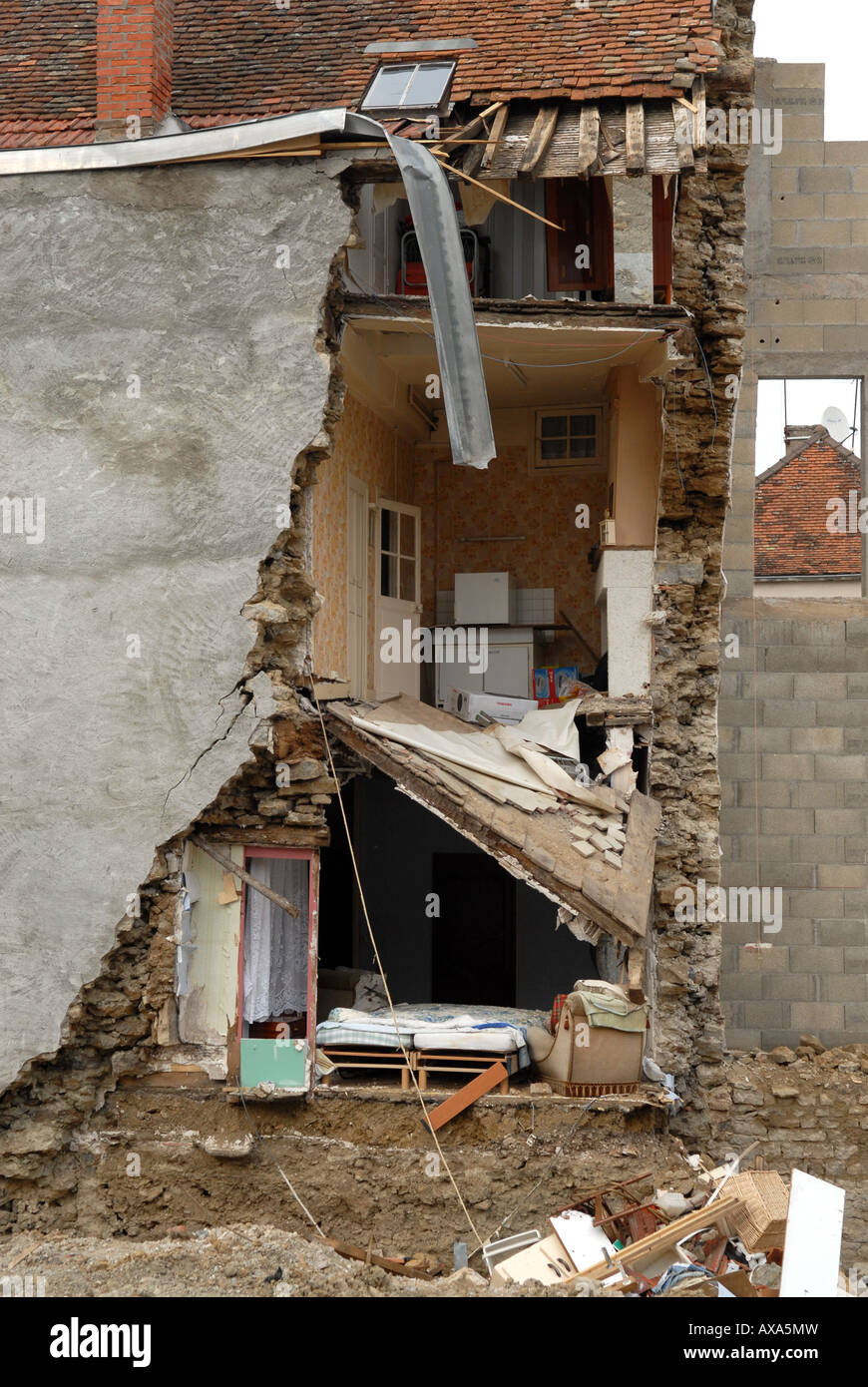Subsidence house hi-res stock photography and images - Alamy