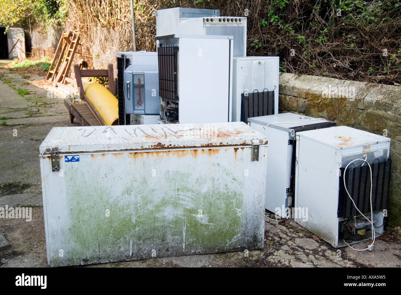 Fridge freezer dumped hi-res stock photography and images - Alamy