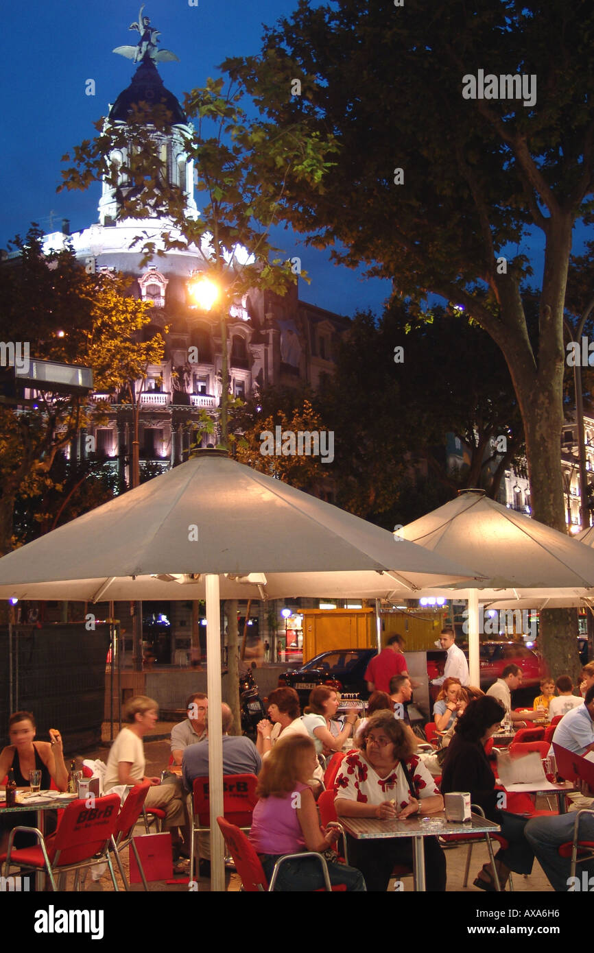 Barcelona night people restaurant hi-res stock photography and images ...