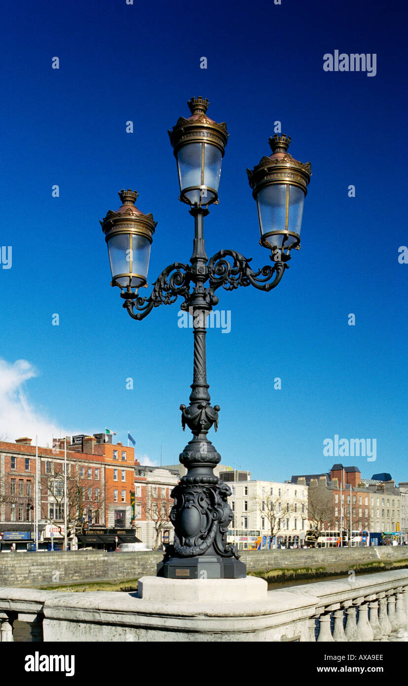 Streetlights on O'Connell Bridge, Dublin, were replaced by duplicates ...