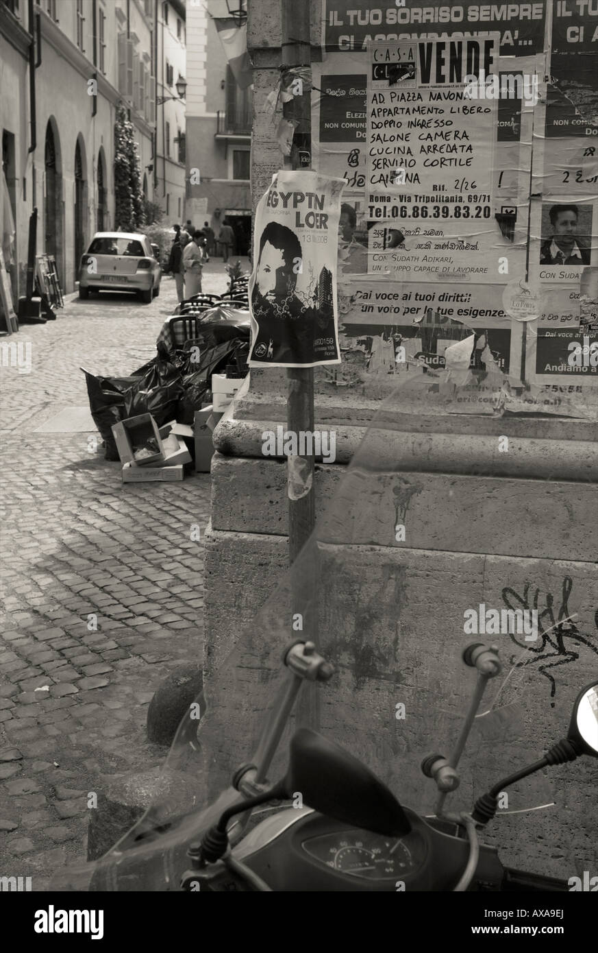 Paper on the wall hi-res stock photography and images - Alamy