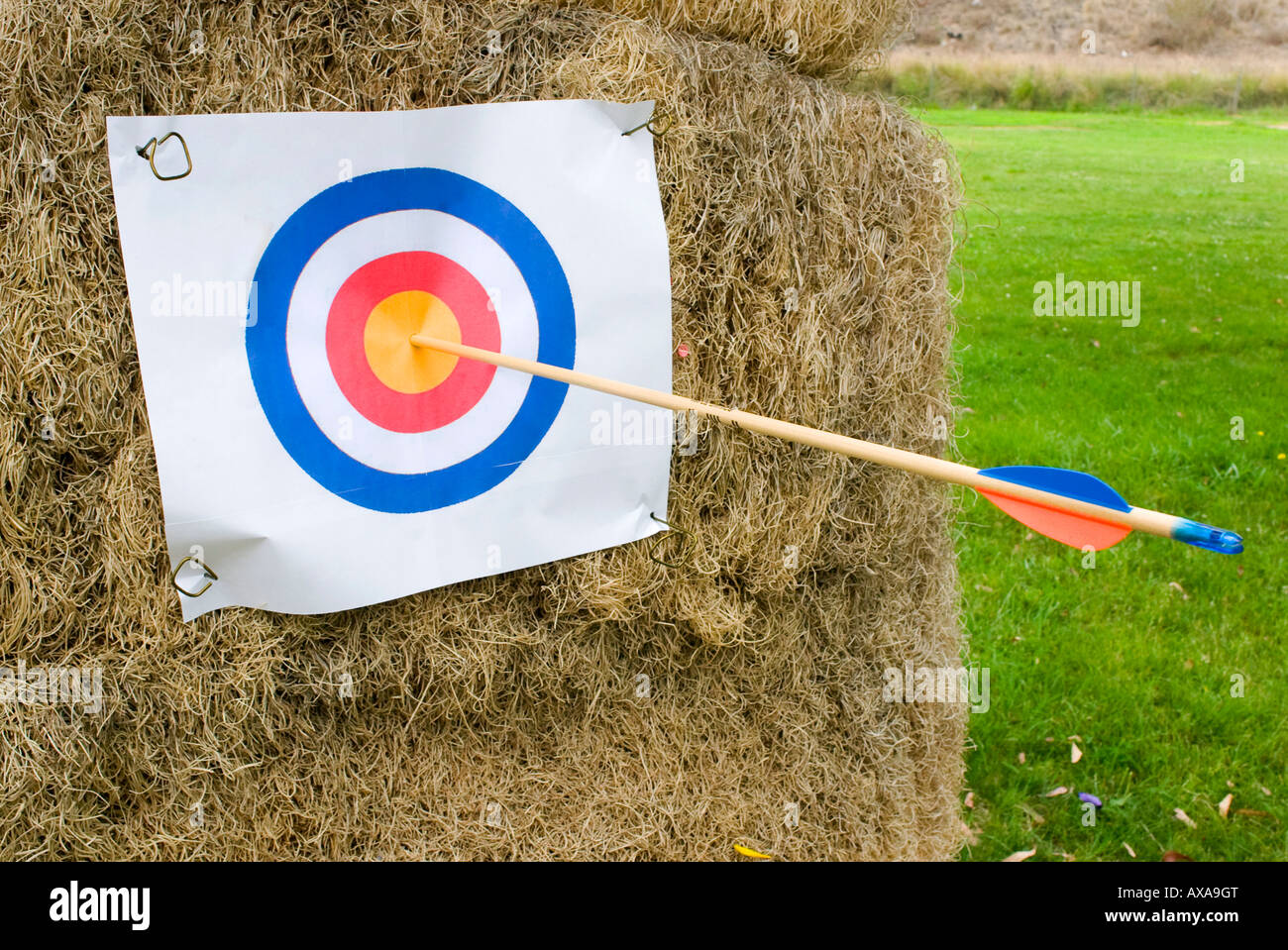 Arrow in bullseye of target Stock Photo - Alamy
