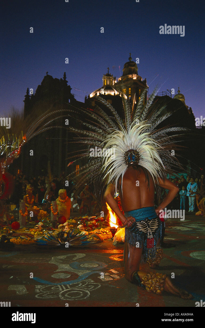 Aztec dancer hi-res stock photography and images - Alamy