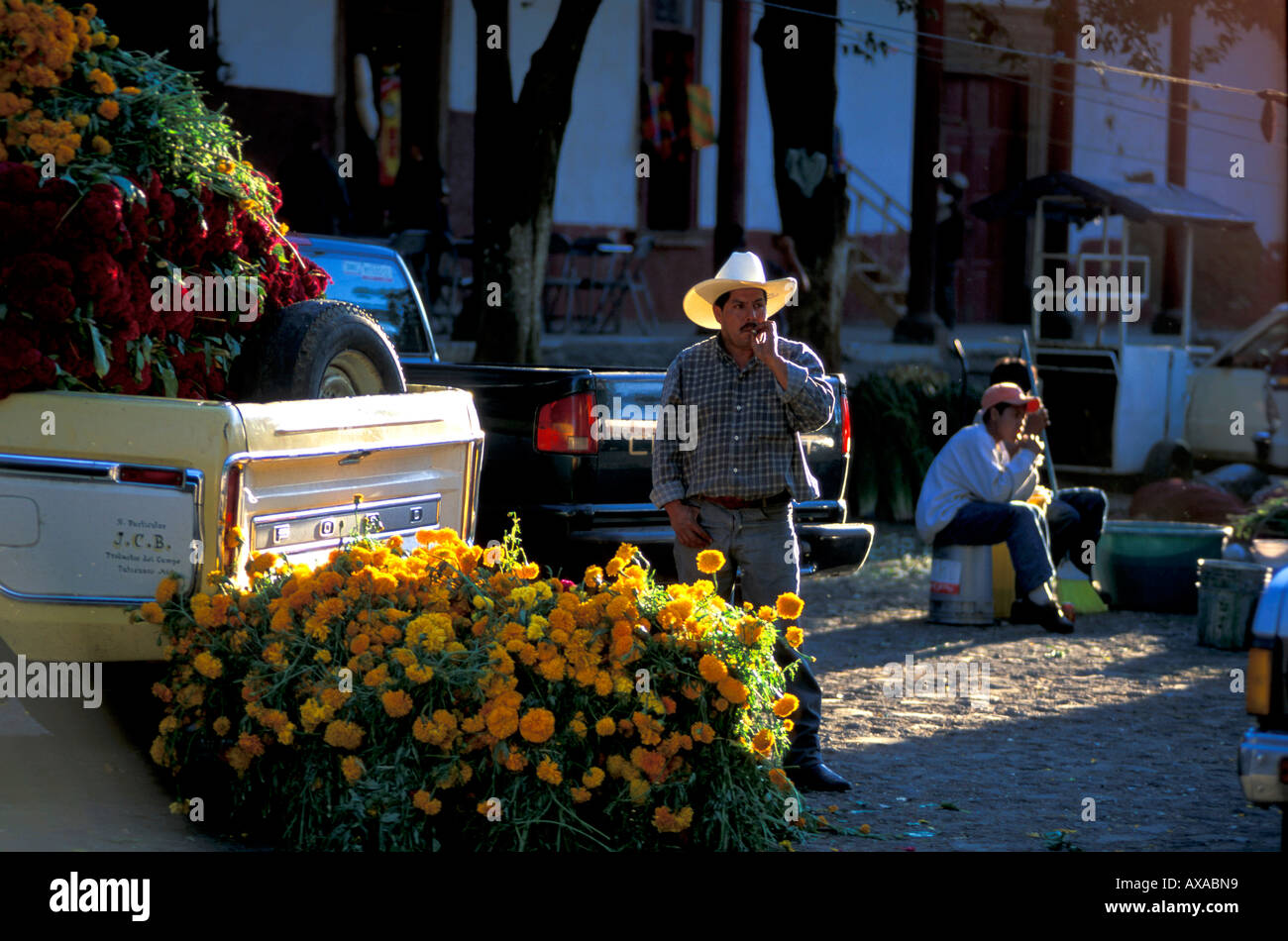 Flower Market, day of the dead, Dia de Los Muertos, Patzcuaro ...