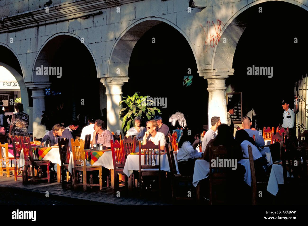 Elk143 1013 Mexico Oaxaca Zocalo outdoor cafe Stock Photo - Alamy