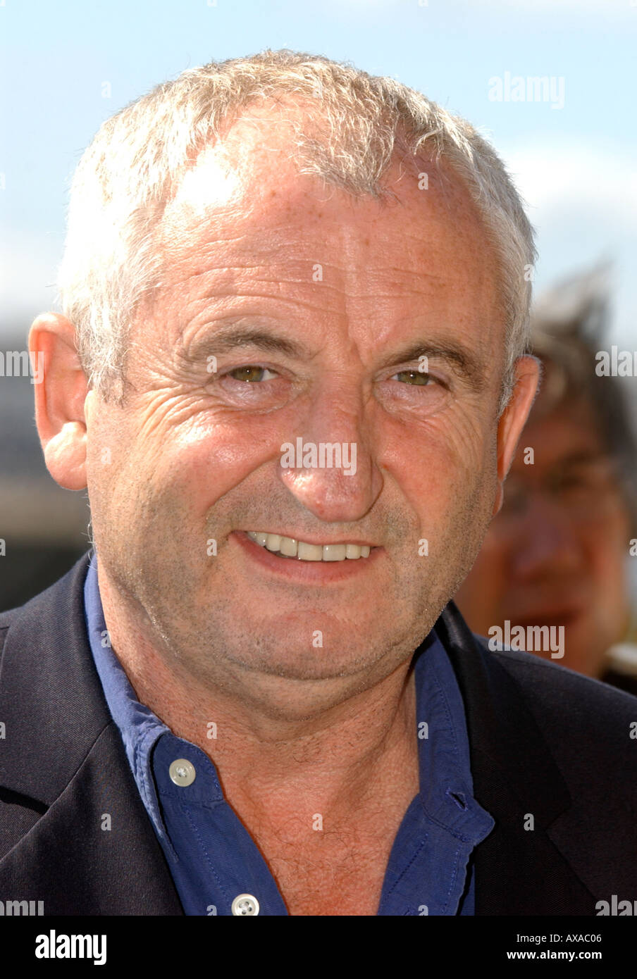 John bird the big issue hi-res stock photography and images - Alamy