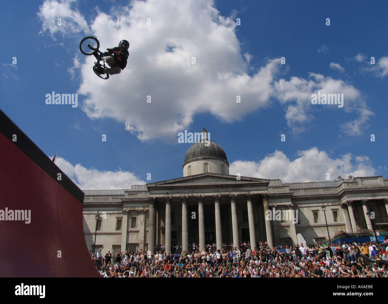 Bmx in Trafalgar square London Stock Photo - Alamy