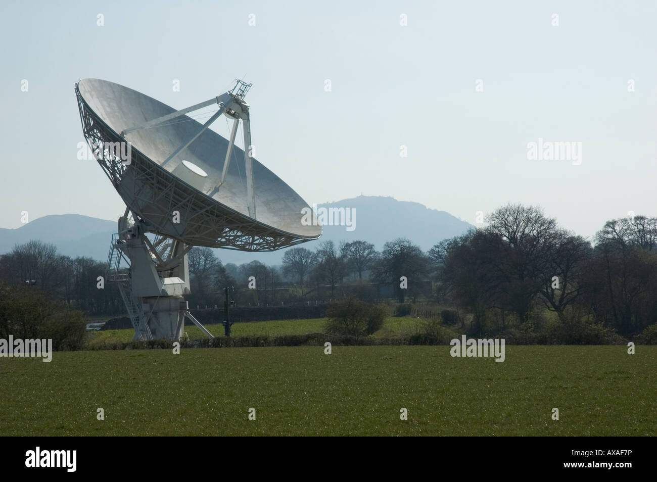 Radio telescope hi-res stock photography and images - Alamy