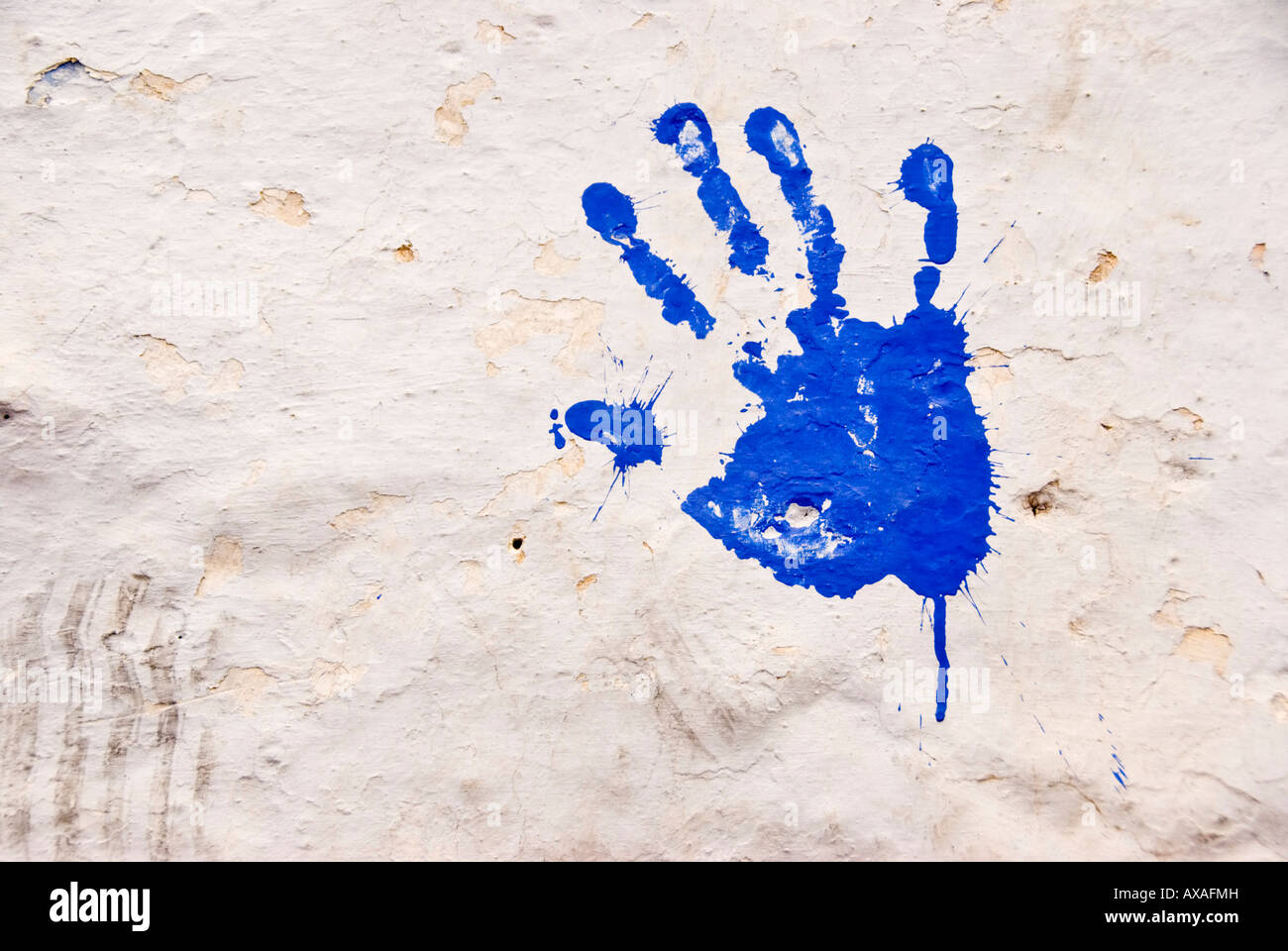 Help do not enter graffitti hi-res stock photography and images - Alamy