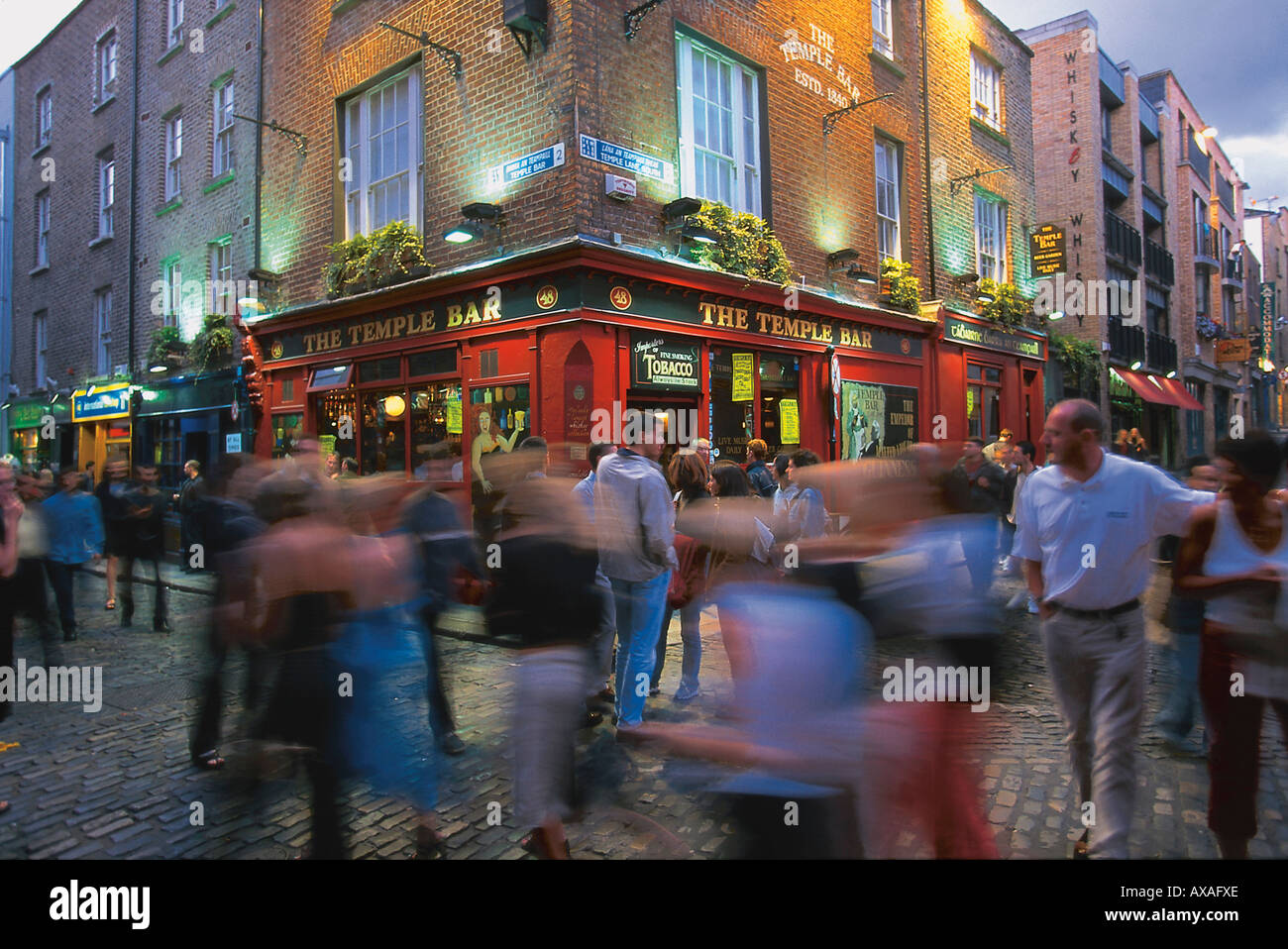 People in front of Temple Bar, Nightlife, Dublin, Ireland Stock Photo ...