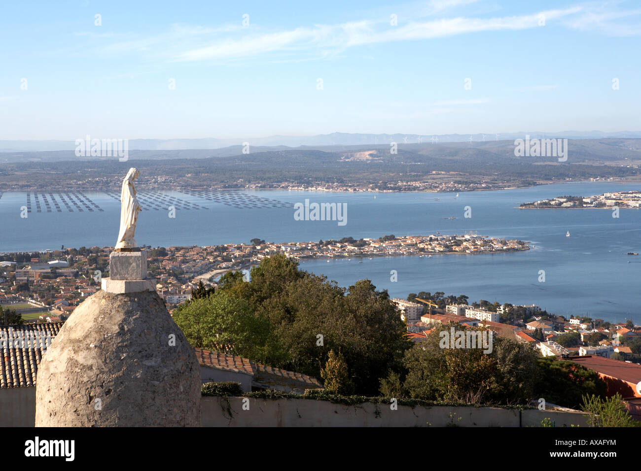 THE OYSTER BEDS OF BOUZIGUES,ETANG DU THAU, FRANCE Stock Photo - Alamy
